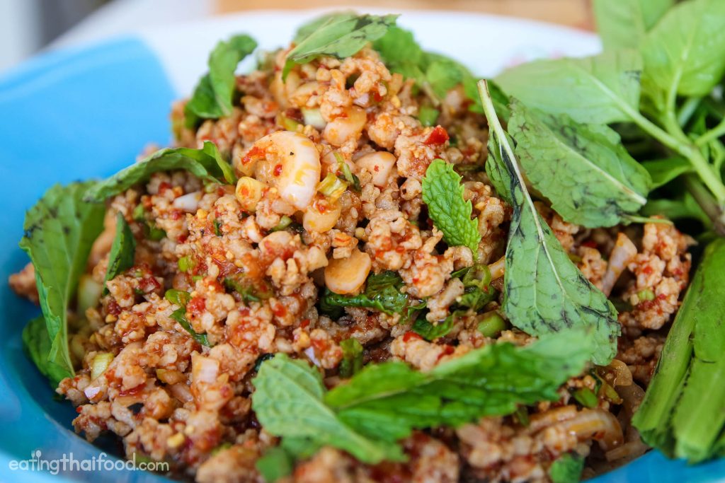 Larb Moo: Hidangan Segar dan Pedas Khas Thailand